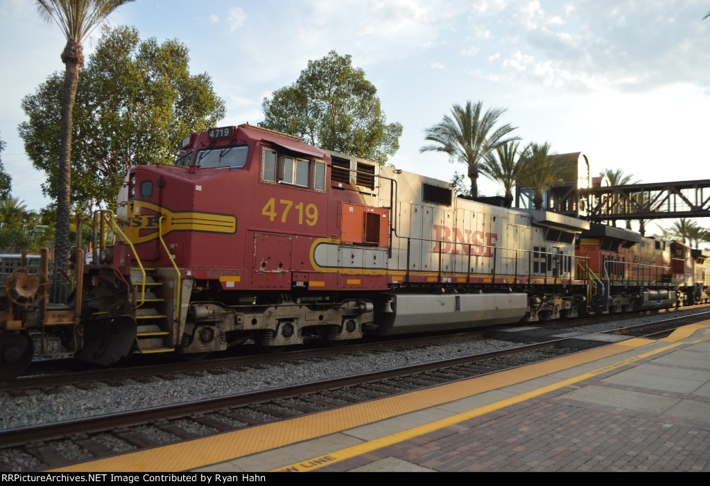 The Last 4700 series Warbonnet Dash 9 Headingt West at Sunset